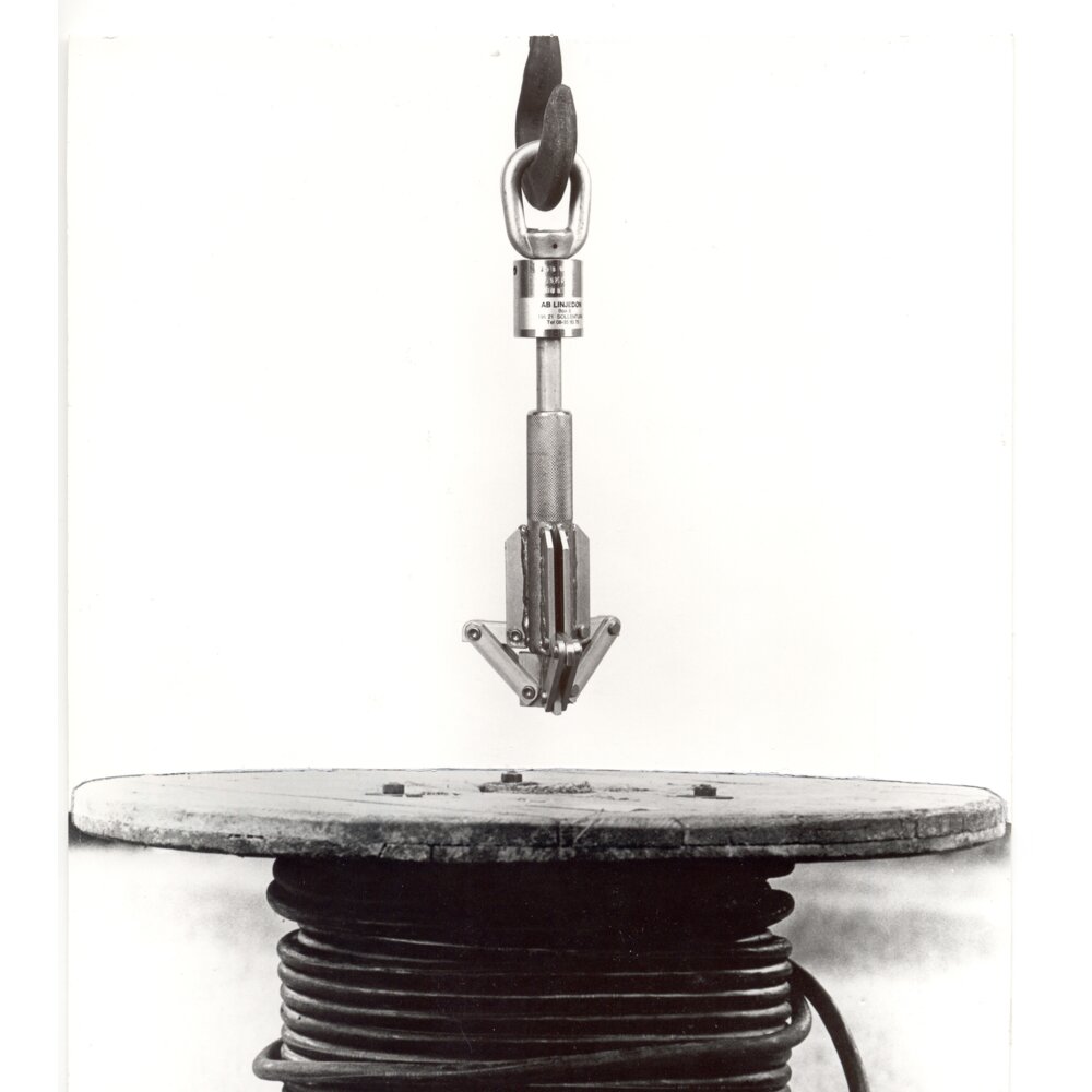 Cable Drum Lifter for vertically lift. | CERTEX Denmark