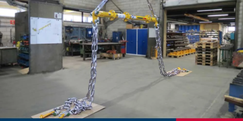 Container lift with chain of fiber and containerhook | CERTEX Denmark